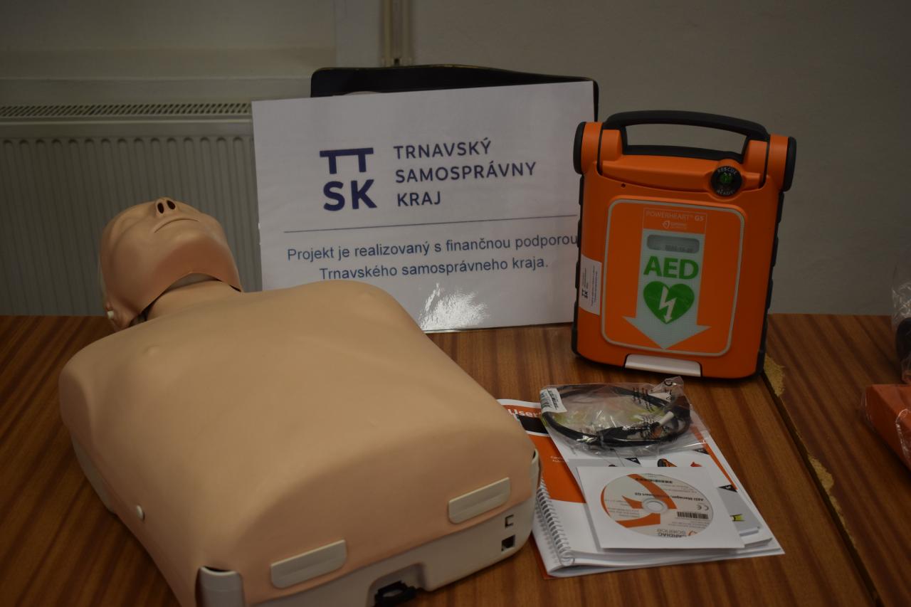 Mesto Holíč zakúpilo defibrilátor, ktorý pomôže zachrániť ľudský život ...